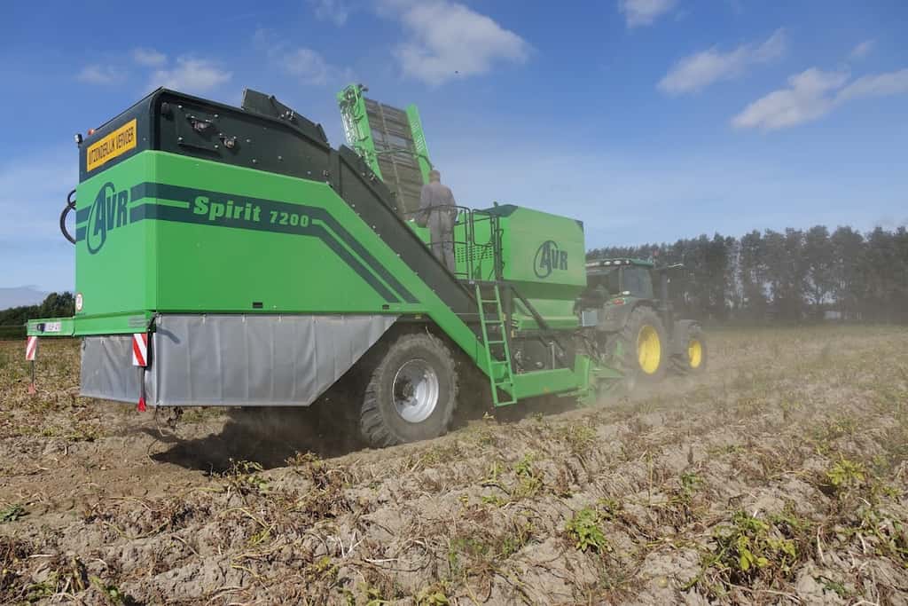 Kartoffelroder: AVR Spirit 7200 mit neuem Clean & Go-Bunker | top agrar ...