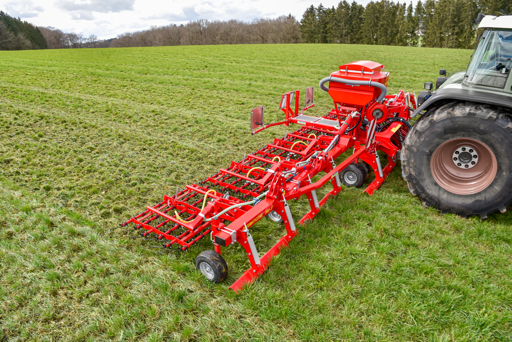 Einböck auf der Agritechnica: Striegeln, hacken und säen