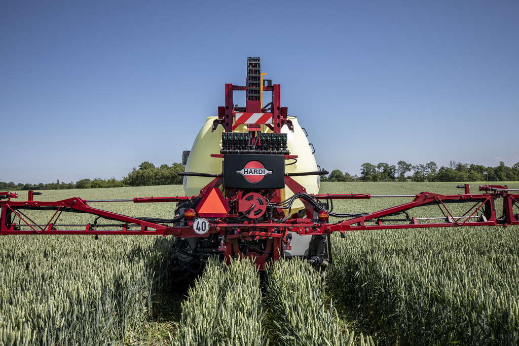 Hardi Mega 2019: Die größte Anbaufeldspritze auf dem Markt | top agrar ...