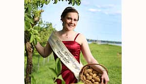 Remmel bekommt Kartoffeln von der Königin