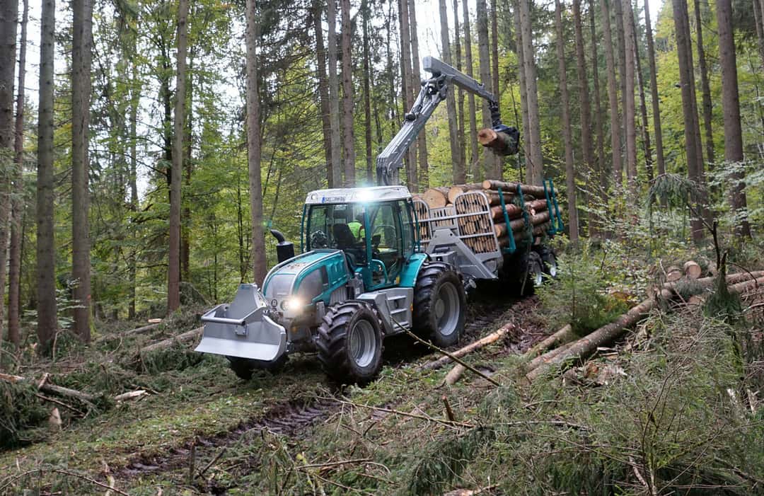 Traktor wie ein Schweizer Taschenmesser - Pfanzelt Systemschlepper für ...