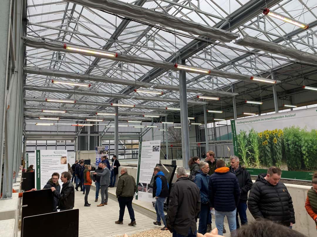 Stall der Zukunft: LWK NRW investiert in Tier- und Umweltschutz Stall der Zukunft: LWK NRW investiert in Tier- und Umweltschutz