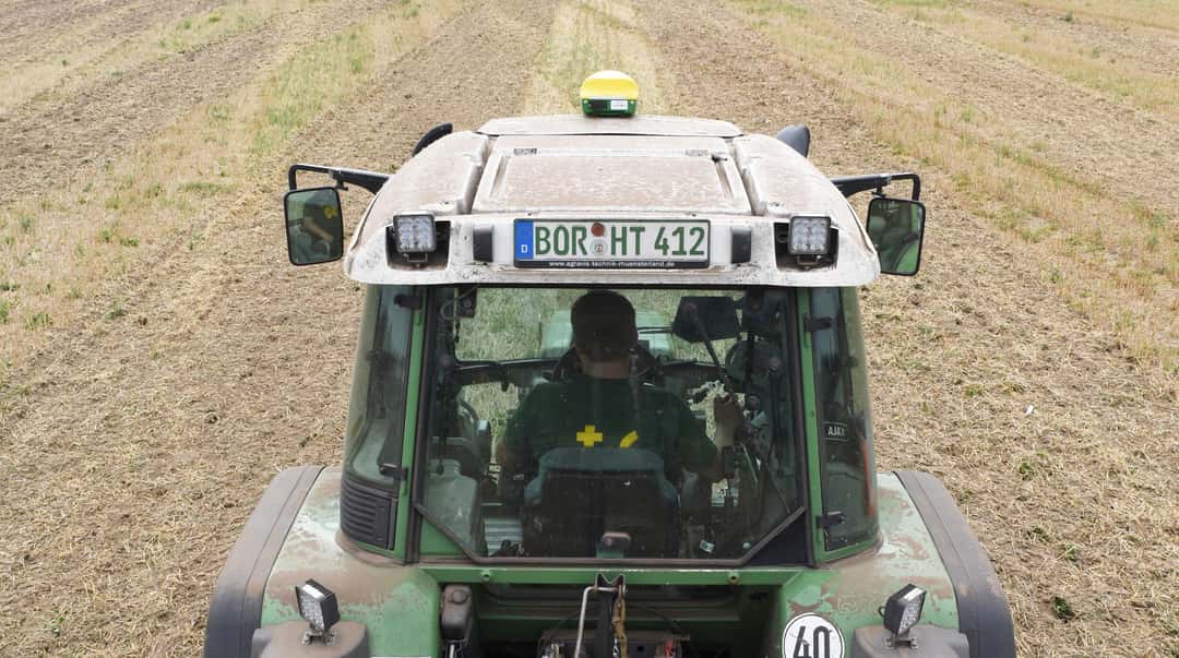 ATU 300: John Deere AutoTrac Universal-Lenksystem auf Fendt Vario | top ...