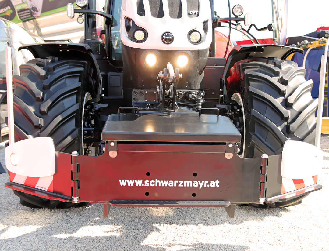 Neues Frontgewicht mit großer Staubox | top agrar online