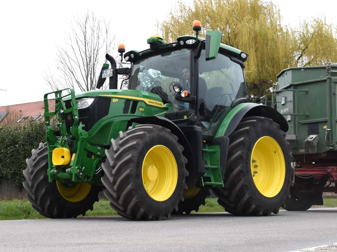 John Deere 6R 150: Mehr Leistung, überarbeitete Funktionen | top agrar online