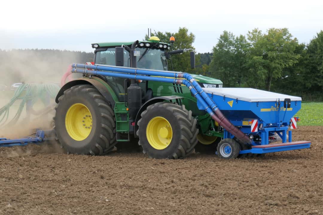 Reichert-Fronttank mit zwei Kammern zur Misch-Ausbringung von zwei ...