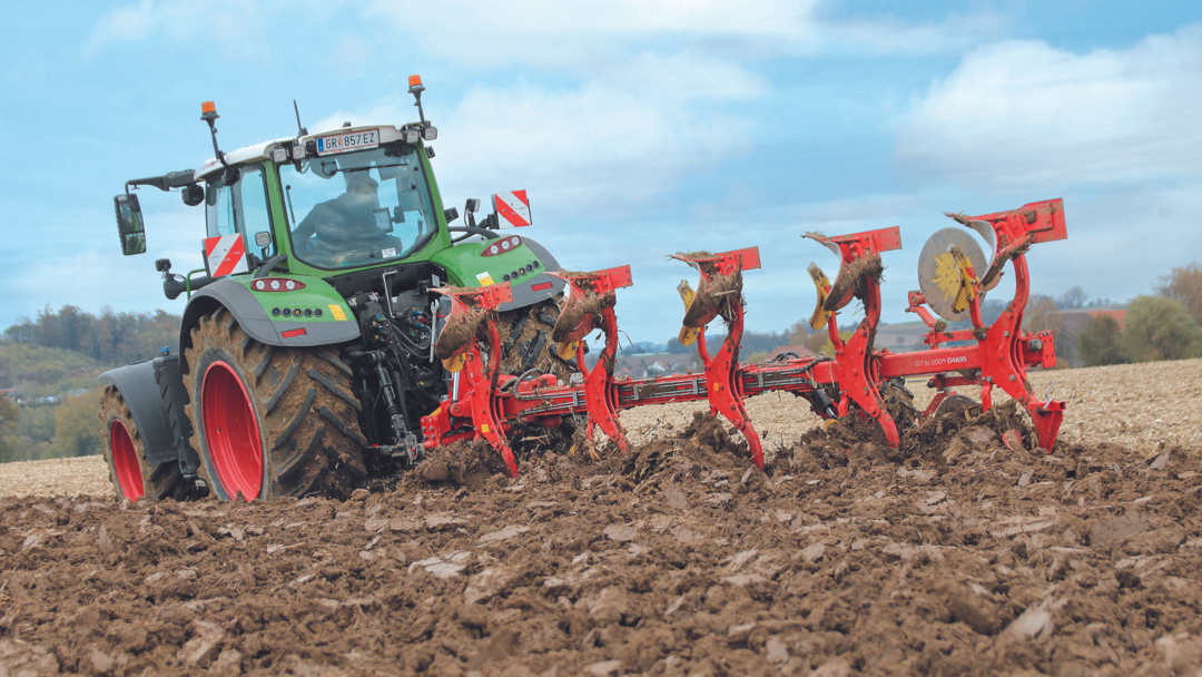 top agrar-Fahrbericht Pöttinger Servo 4000 Plus: Robuster Fünfschar-Pflug