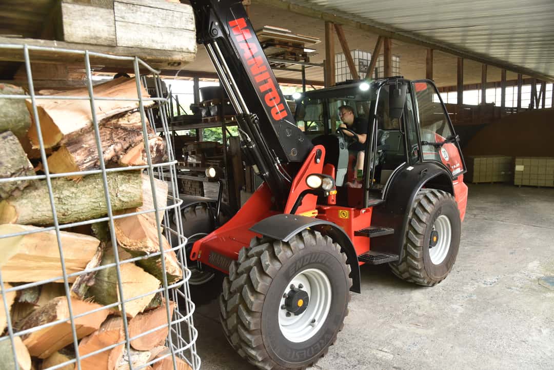 So schlägt sich der Manitou Teleskoplader MLA-T 533-145V+ STS im ...