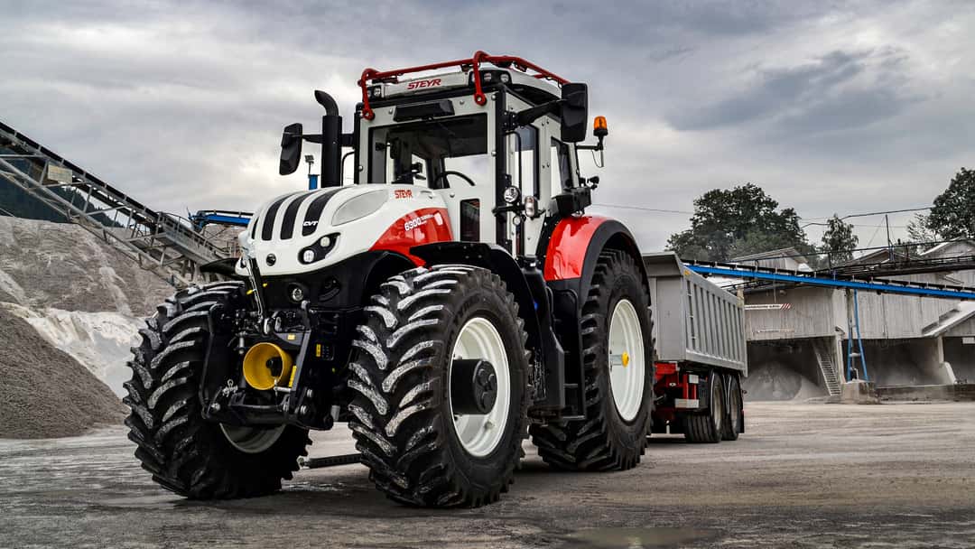 Steyr Traktor mit kugelsicherer Kabine - Ist das eine unentdeckte Nische?