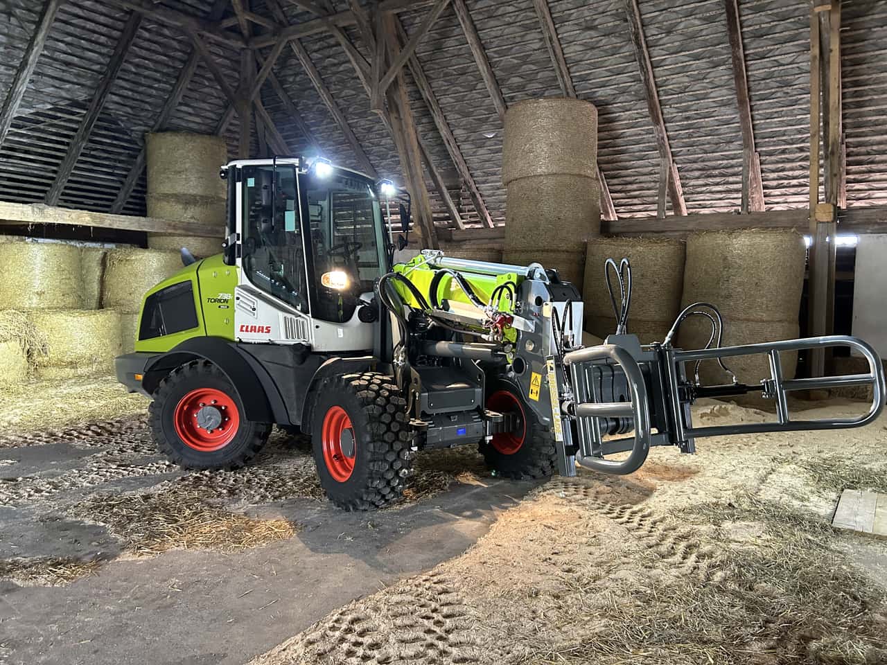 Österreich: Starker Radlader mit Teleskoparm | top agrar