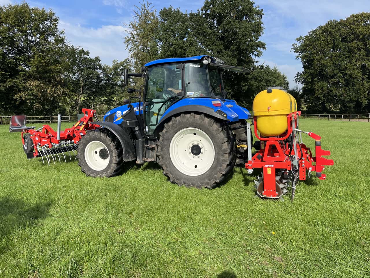 Evers Grasnarbenlockerer mit Einbringsystem für Mikroorganismen | top agrar