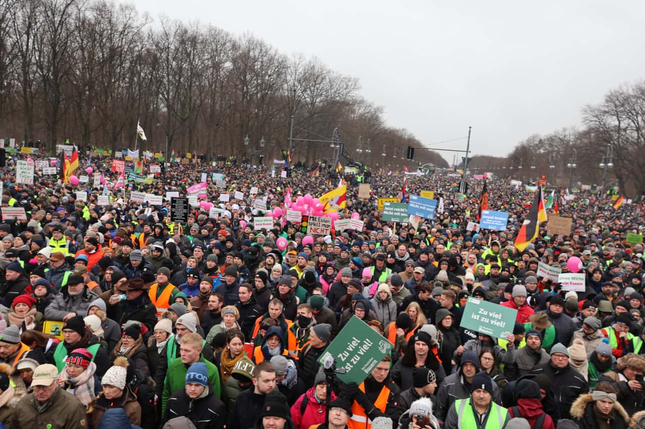 Umfrage: Bevölkerung zeigt deutlichen Rückhalt für Bauernproteste | top ...