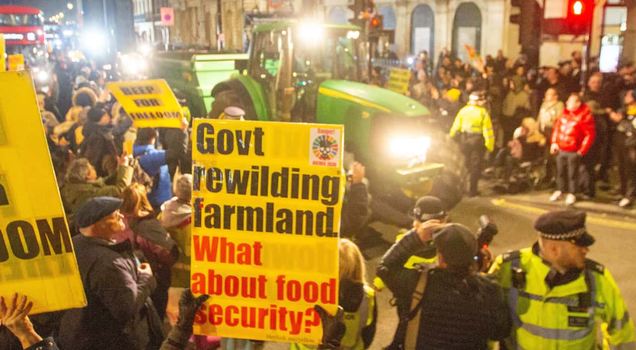 Britische Farmer drohen mit Streik wegen Erbschaftssteuer auf ...