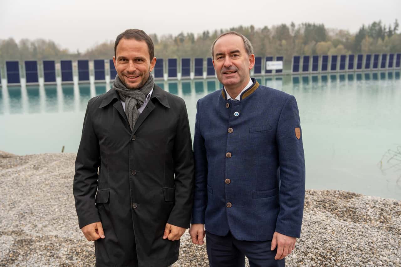 Innovative Solaranlage "Skip Float": Senkrechte Module auf dem ...