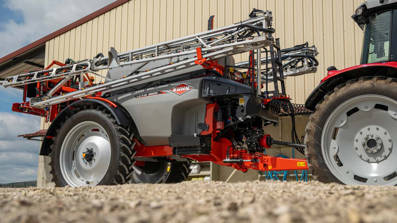 Pflanzenschutzspritzen 2025 können intelligent steuern und präzise ausbringen | top agrar online