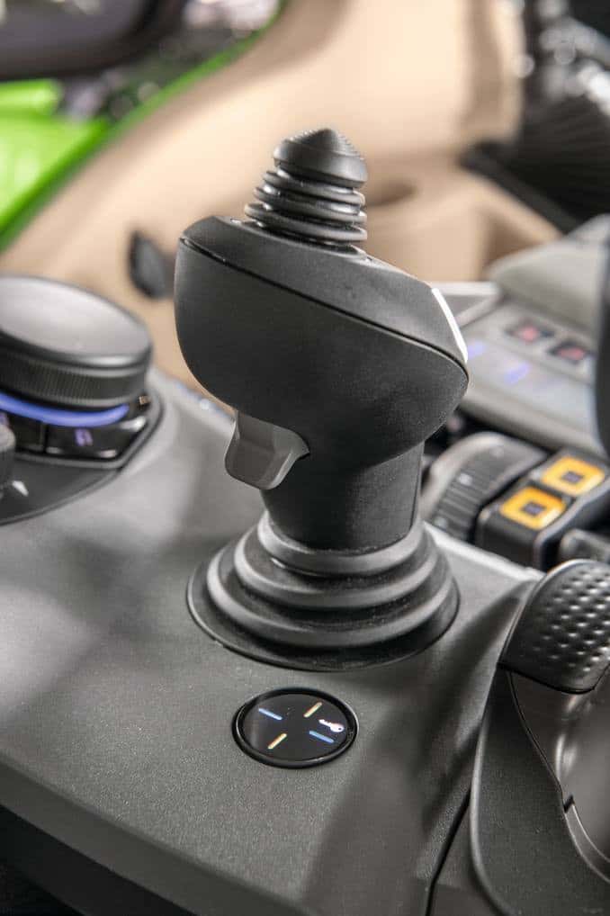 Spezial-Joystick für Fendt-Traktoren und Steuerkonsole für den Unimog ...