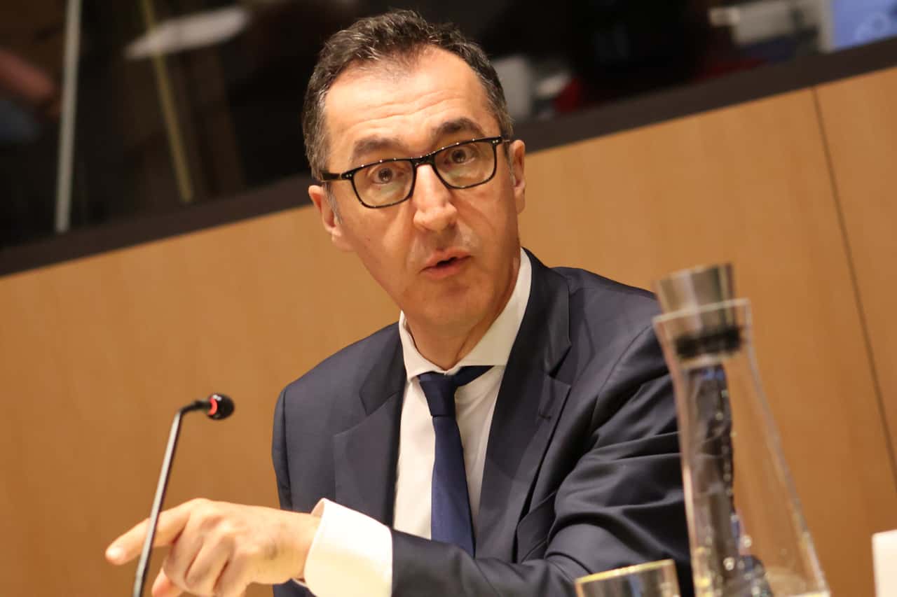 Özdemir und Taube gegen CDU/CSU: Politische Taktiken im Streit um das ...