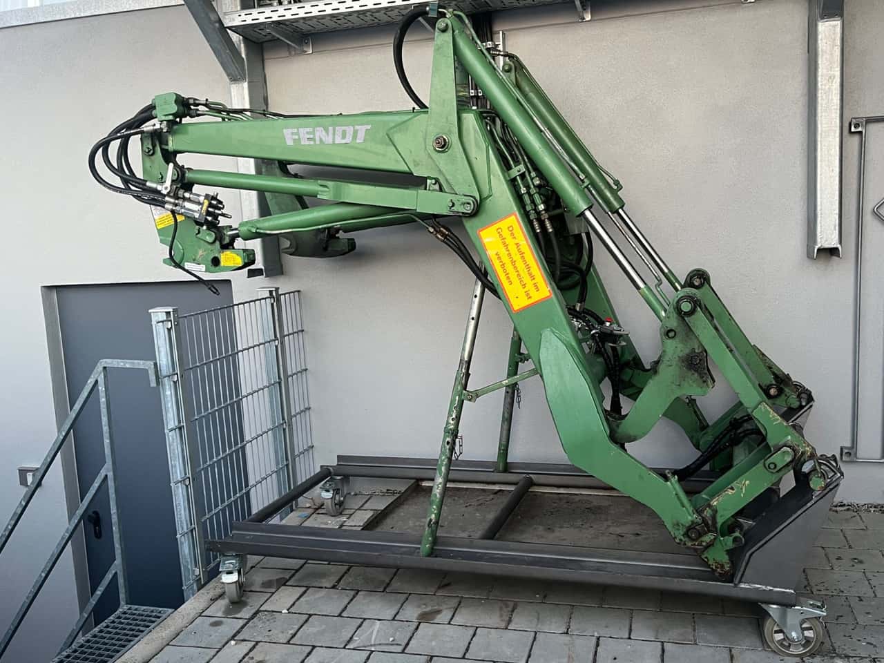 Mit dem Transportwagen Traktor-Frontlader in jede Ecke bringen | top agrar