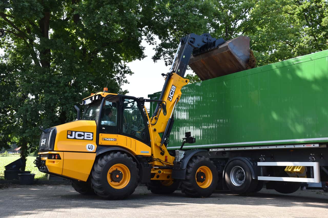 Das Beste aus zwei Welten: JCB Teleskoplader TM 280 im Praxistest | top ...