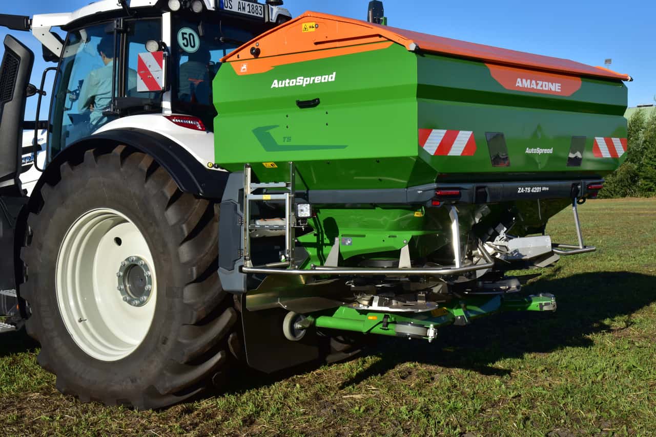 Amazone ZA-TS 01 AutoSpread - der sich selbst einstellende Düngerstreuer | top agrar