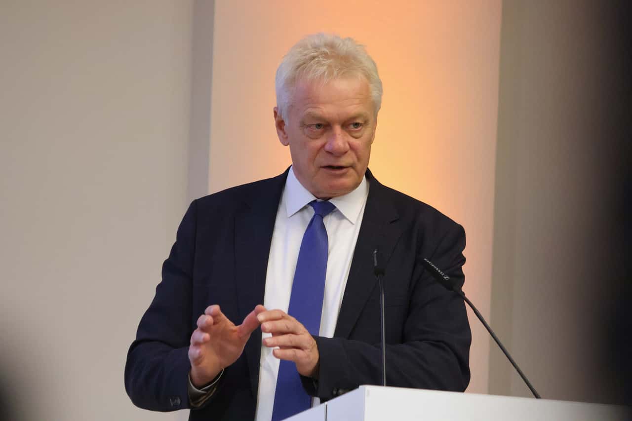 Rainer bekräftigt Widerstand gegen 148 GMO: Opt-out für Deutschland als Ziel | top agrar