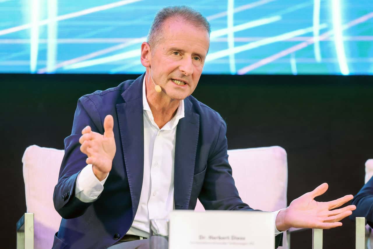 Ex-VW-Chef Herbert Diess kündigt günstigen E-Traktor an | top agrar