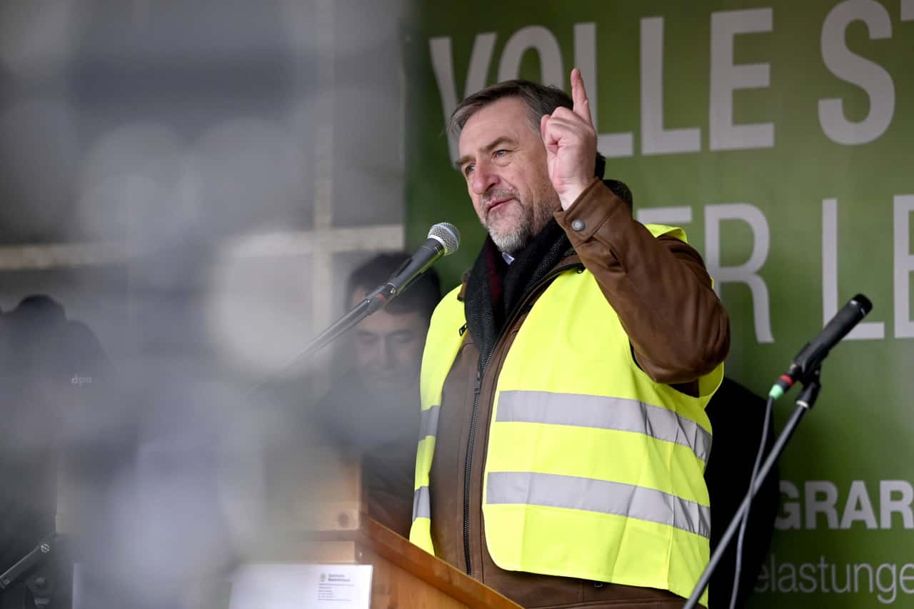 Urteil im Prozess um Tierrechtler auf dem Dach von Hof Felßner | top agrar