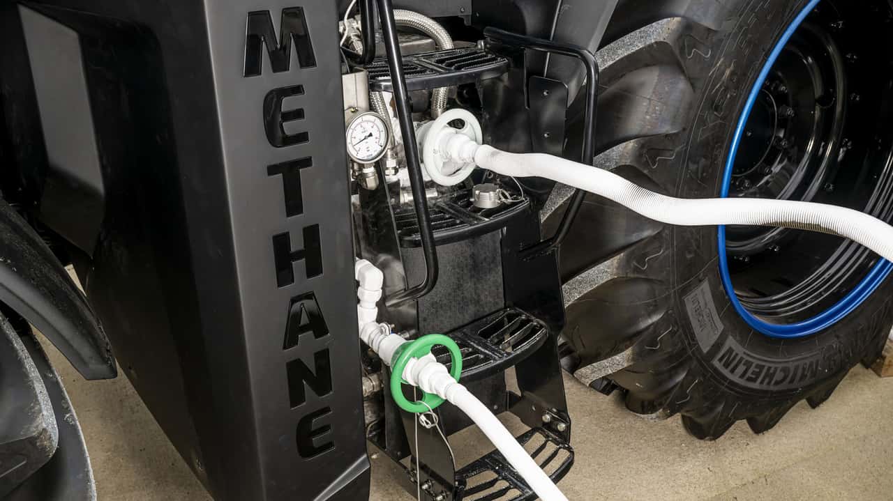 New Holland präsentiert mit dem T7.270 LNG den ersten Traktor mit LNG ...